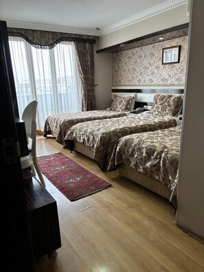 Quarto Triplo Standard, varanda | Wi-fi grátis 