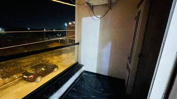 Quarto Duplo ou Twin, varanda, Vista para a cidade | Terrenos do alojamento