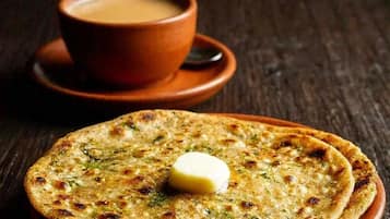 Pequeno-almoço continental diário (150 INR por pessoa)