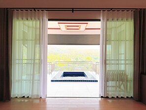 Quarto luxo, sacada, vista para a montanha | Terraço/pátio