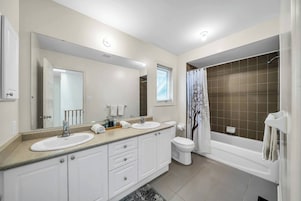 Casa, 4 quartos, varanda | Banheiro