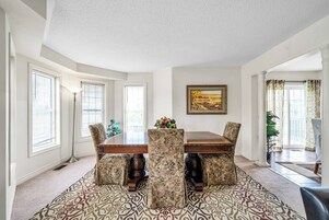 Casa, 4 quartos, varanda | Sala de jantar