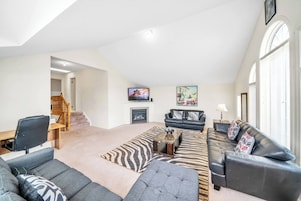 Casa, 4 quartos, varanda | Sala de estar