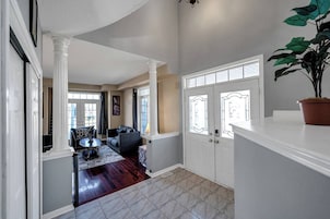 Casa, 4 quartos, varanda | Sala de estar