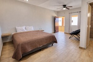 Quarto clássico | Ferros/tábuas de passar roupa, Wi-Fi de cortesia