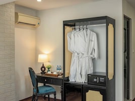 Apartamento família, vista para a cidade | Roupas de cama premium, camas com colchões pillow-top, frigobar