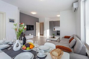 Apartamento Standard, vários quartos (Apartment Sang Near The Beach) | Sala de jantar
