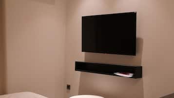 Double room with Bathtub | Ferro/tábua de engomar, Wi-fi grátis, roupa de cama fornecida