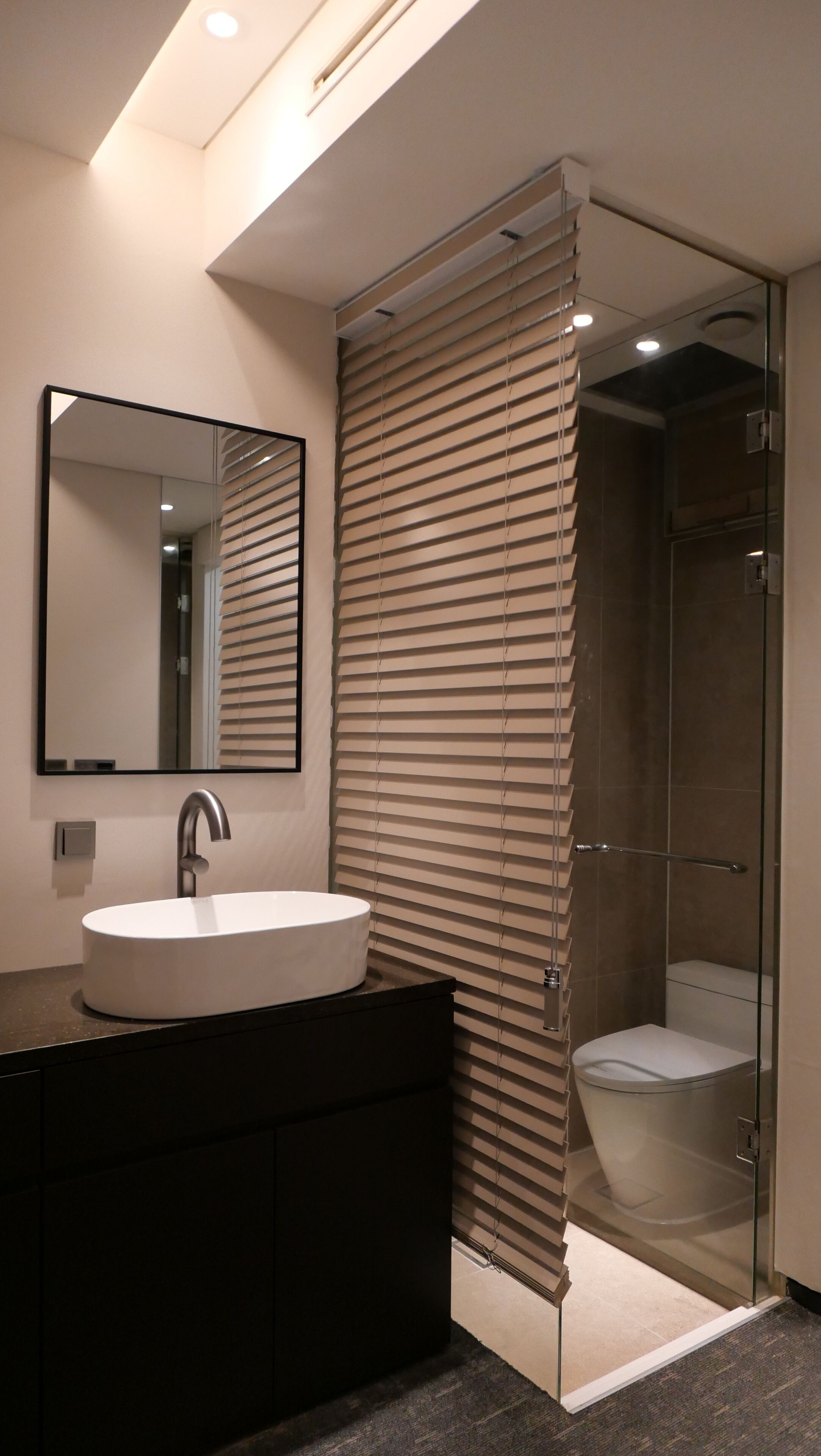 Double room with Bathtub | Casa de banho | Artigos de higiene pessoal grátis, um secador de cabelo, chinelos 