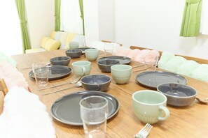 Apartamento | Cozinha privada | Um frigorífico, um micro-ondas, uma placa de cozinha 
