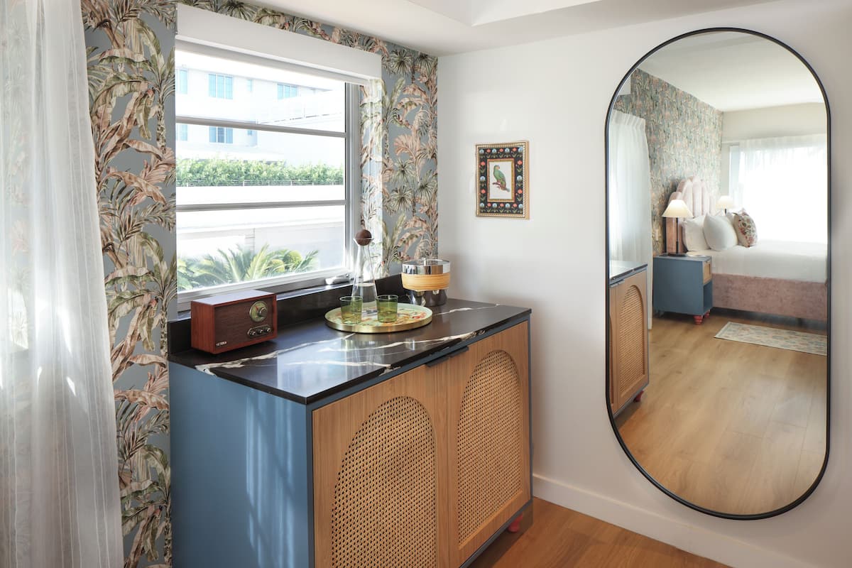 Apartamento, 1 cama king-size, varanda, vista para o oceano | Secretária adequada para computadores portáteis, Wi-fi grátis