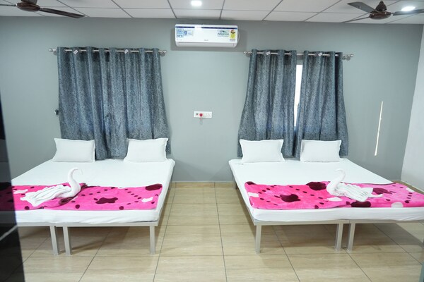 Jay Jalaram Farm And Restaurant - 구자르트