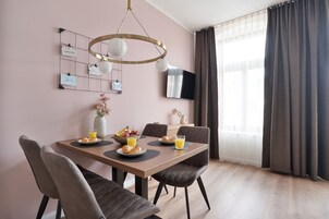 Apartamento Superior, 1 quarto | Restaurantes
