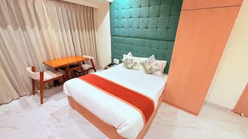 Quarto Deluxe | Roupa de alta qualidade, camas de colchão viscoelástico