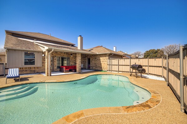 Walk To Lake Ray Hubbard: Spacious Home W/ Pool - Dallas, TX