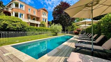 Piscina externa sazonal