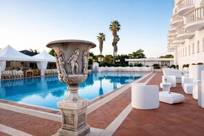 Piscina externa sazonal