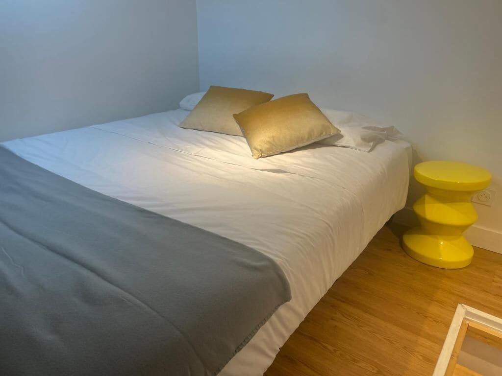 Estúdio, varanda | Quartos à prova de som, Wi-Fi de cortesia, roupa de cama