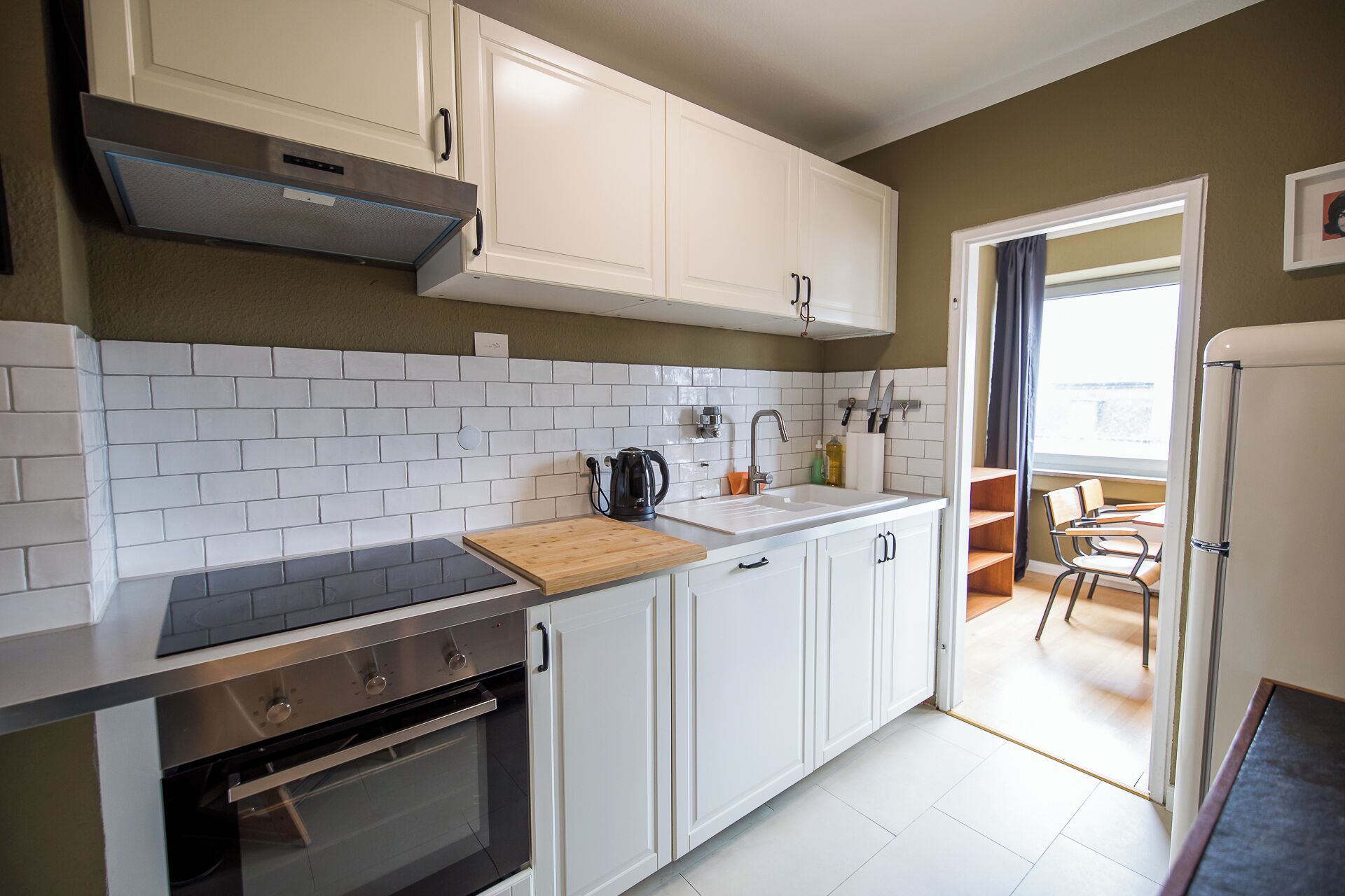 Apartamento família | Cozinha privada | Geladeira, fogão, cooktop, talheres/pratos/utensílios de cozinha