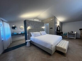 Suite Romântica, Vista para a cidade | Cofre no quarto, secretária, Wi-fi grátis 