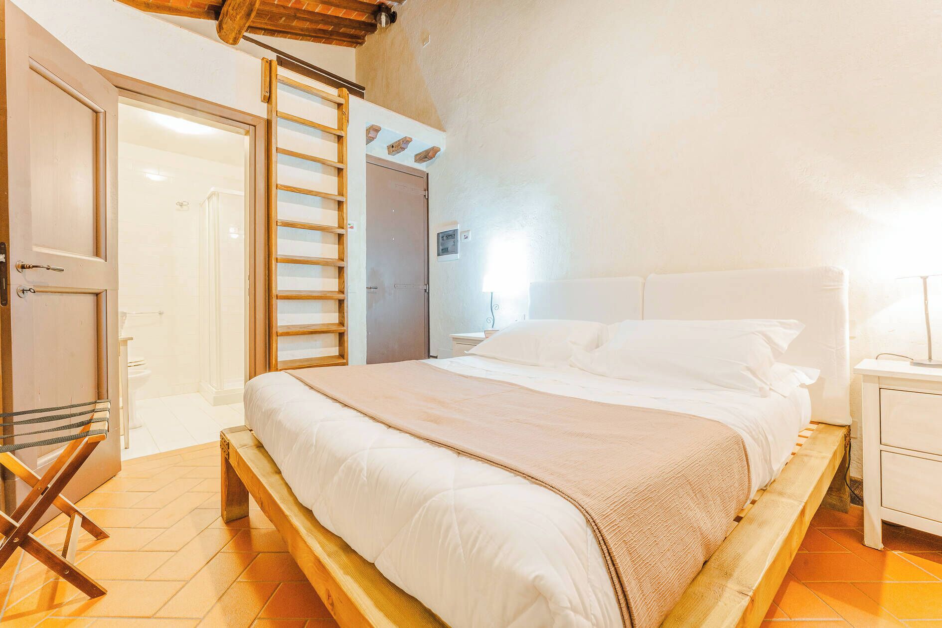 Wi-Fi de cortesia, roupa de cama