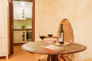 Apartamento Standard, pátio | Restaurantes