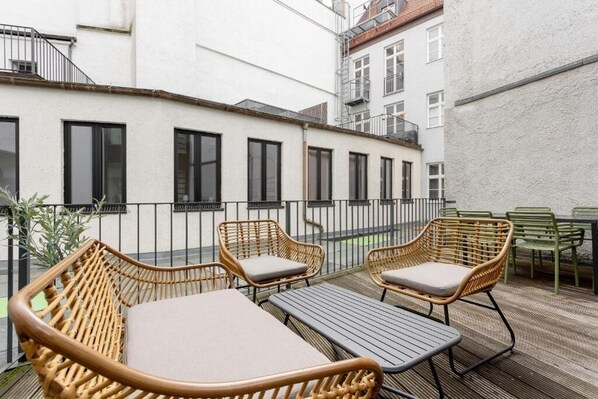 Apartamento Deluxe, cozinha | Refeições ao ar livre