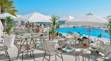 Piscina interna, piscina externa