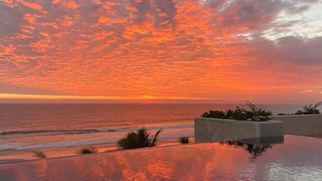 2 piscinas exteriores