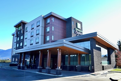 Holiday INN Express Suites Chilliwack East