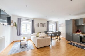 Dúplex Comfort, 3 quartos, aceitam-se animais de estimação, vista para a montanha | Interior