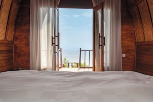 Quarto Duplo, vista para o oceano | Secretária, Wi-fi grátis