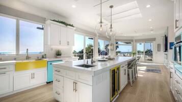 Casa, várias camas, varanda, vista para a praia (Aqua Vista Carlsbad) | Cozinha privada