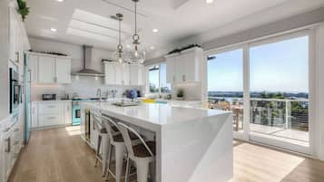 Casa, várias camas, varanda, vista para a praia (Aqua Vista Carlsbad) | Cozinha privada