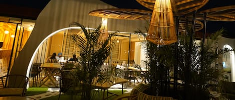 Bar junto à piscina