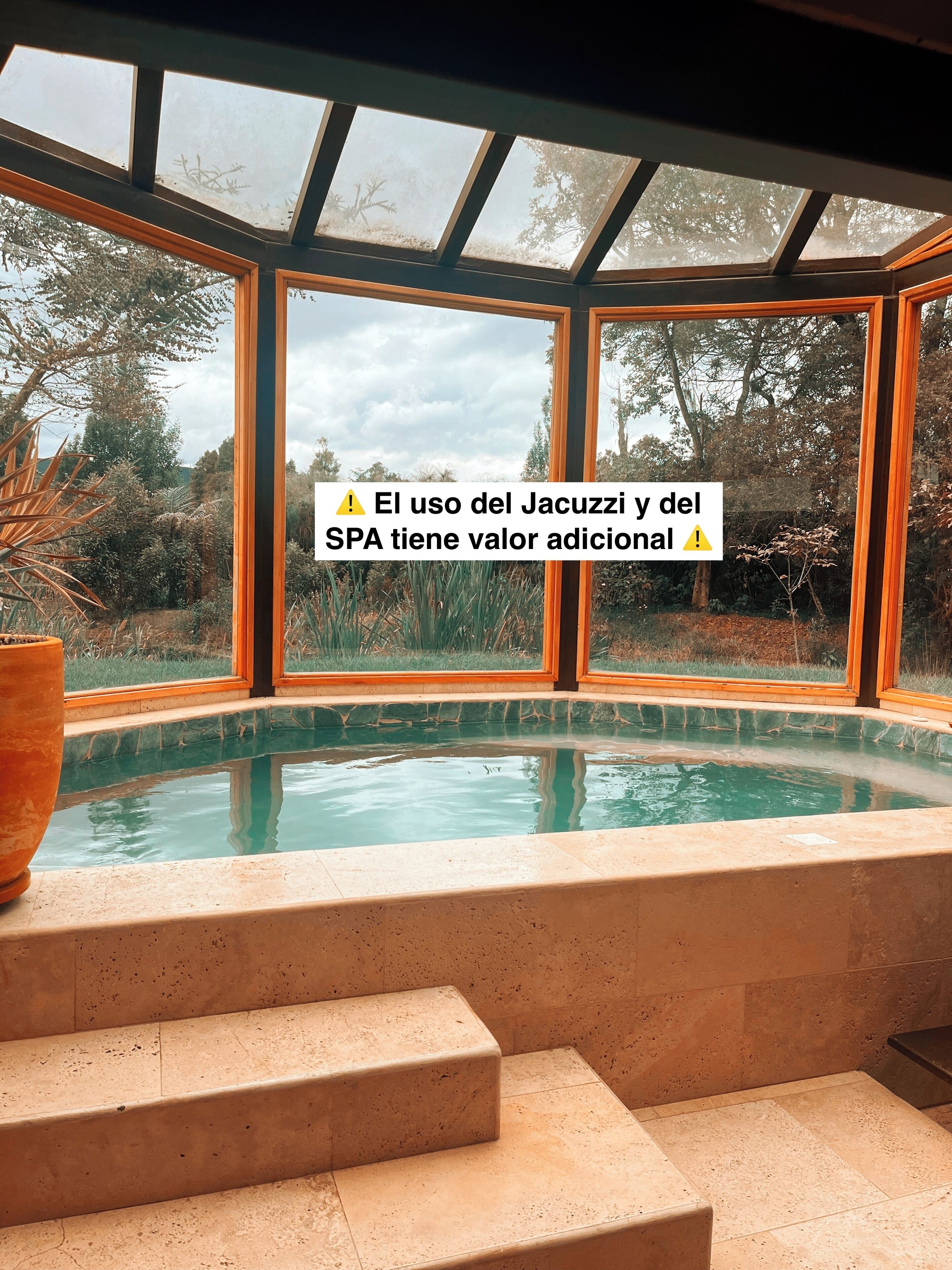 Banheira de hidromassagem interior