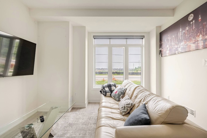 Serene Oakville Retreat - Modern 2-bedroom Apartment - Oakville