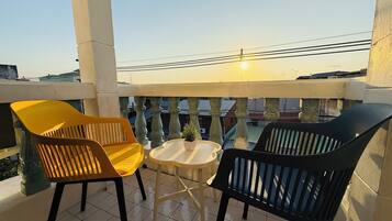 Quarto Duplo Standard, varanda, Vista para a cidade | Vista para a rua