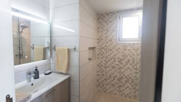 Vila, 4 quartos, piscina particular, vista para a cidade | Banheiro
