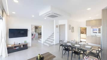 Villa, 4 quartos, piscina privativa, Vista para a cidade | Sala de jantar