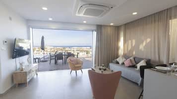 Vila, 4 quartos, piscina particular, vista para a cidade | Sala de estar