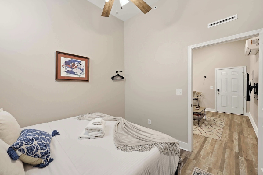 The Pete Rose Suite | A Cozy Modern Brick Home - Louisville, KY
