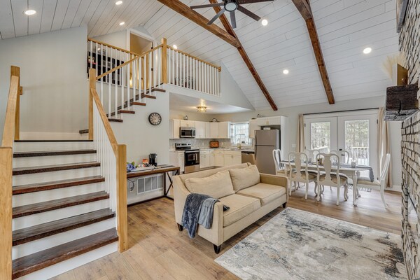 Willard Home On Working Farm W/ Water Views! - Monroeville, OH