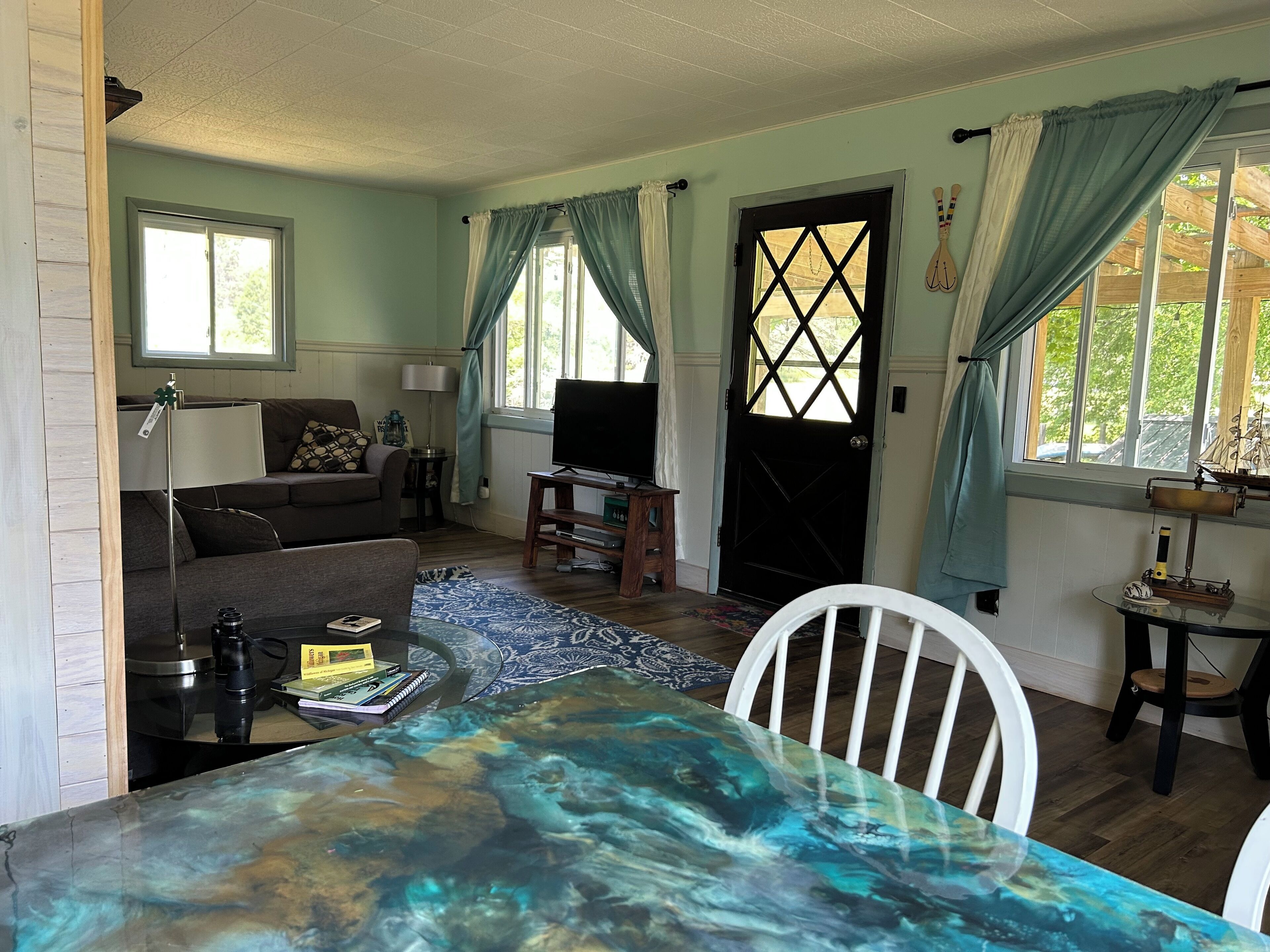 Peaceful And Private Lake Escape At The Cottage, Perfect For Quiet Getaways - Evart, MI