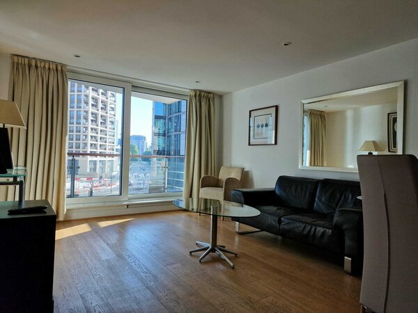 Central London Riverside Apartment - London, UK