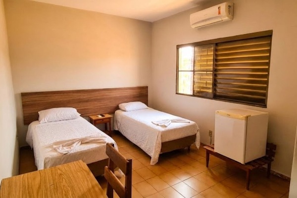 Quarto Twin Económico, ar condicionado | Secretária, secretária adequada para computadores portáteis