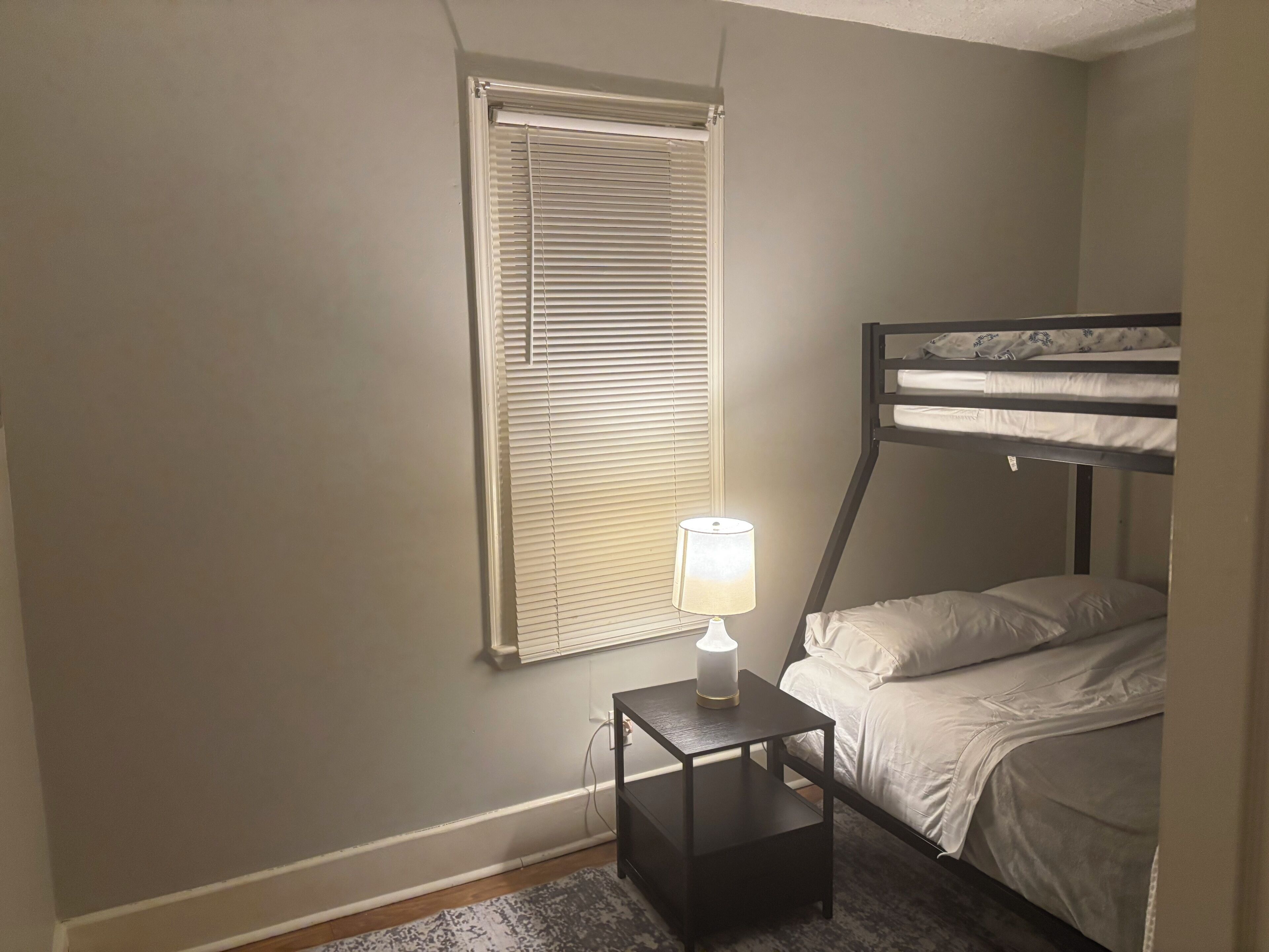 Quaint 2-bedroom Apartment In Welcoming Hamtramck Neighborhood - Ferndale, MI