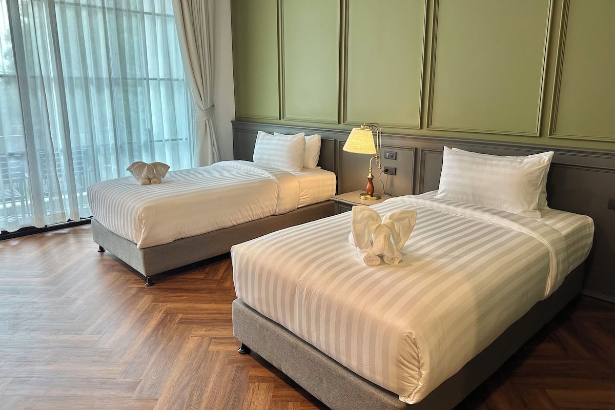 Quarto duplo luxo, vista para o jardim | Cofres nos quartos, cortinas blackout, Wi-Fi de cortesia