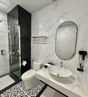 Quarto quádruplo família, vista para o jardim | Banheiro