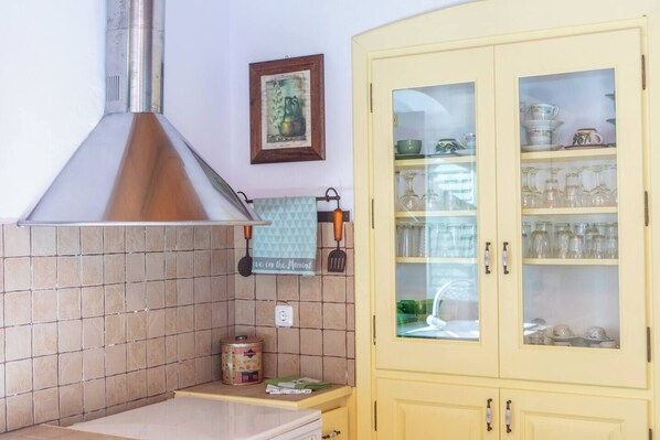 Vila tradicional, 3 quartos | Cozinha privada | Geladeira grande, fogão, cooktop, máquina de café expresso